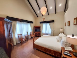 Suite Júnior, 1 cama king-size | Lençóis de algodão egípcio, cofre no quarto 