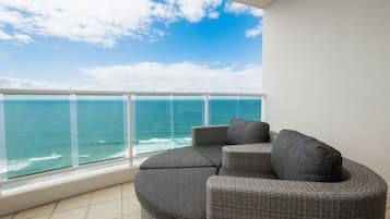 Apartamento Deluxe, várias camas, vista para o oceano | Varanda