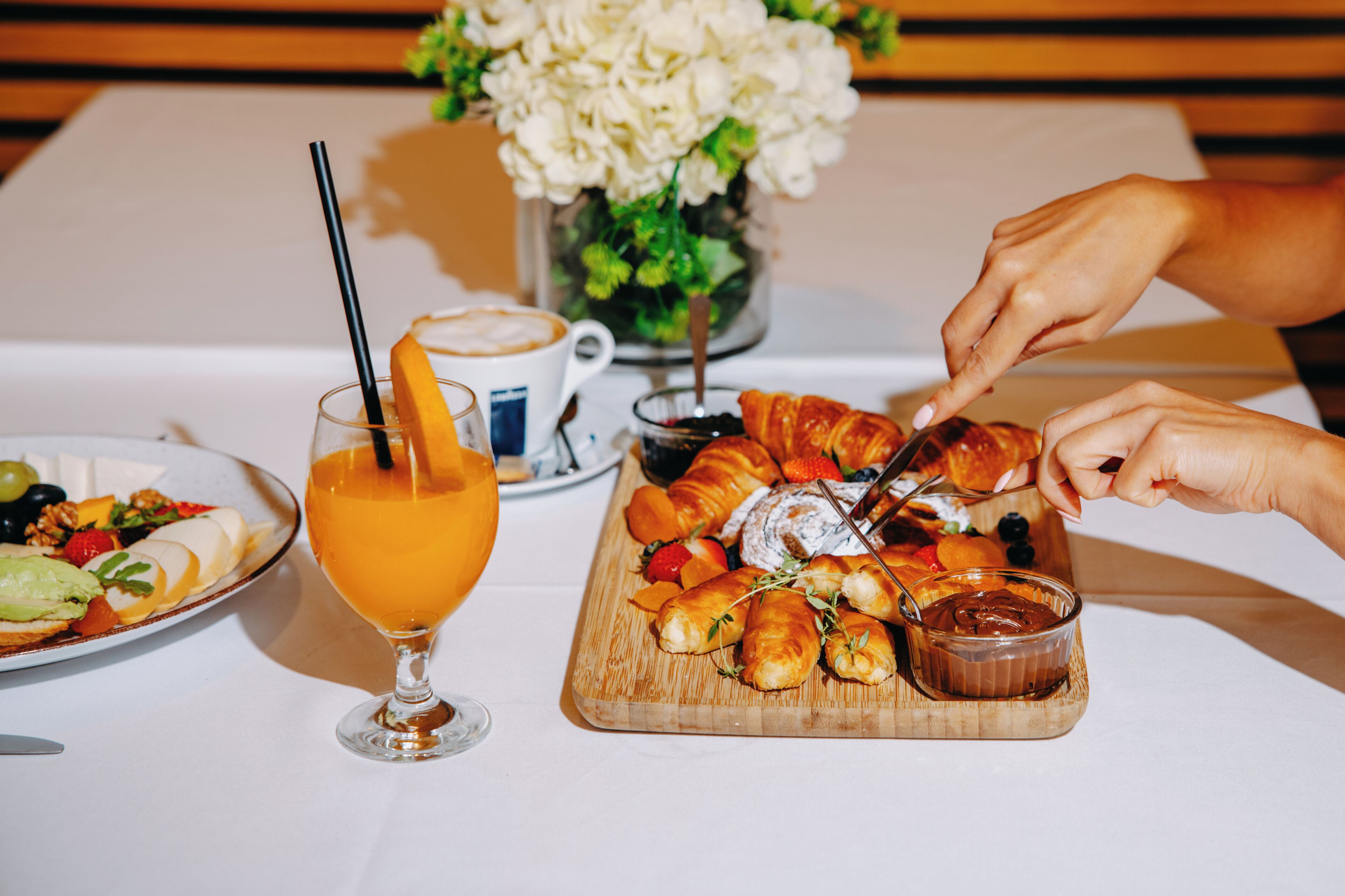 Pequeno-almoço tipo buffet diário mediante uma taxa 
