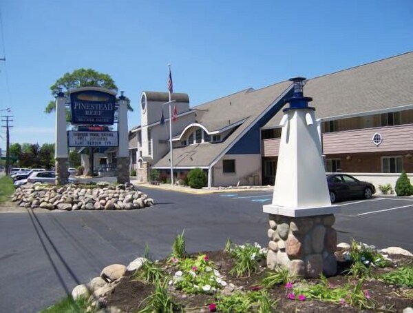Pinestead Reef Resort - Traverse City, MI