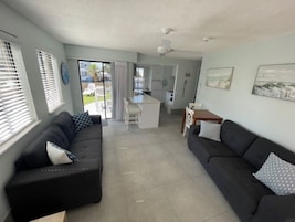 Suite (Aussie Beach) | Sala de estar | Televisor