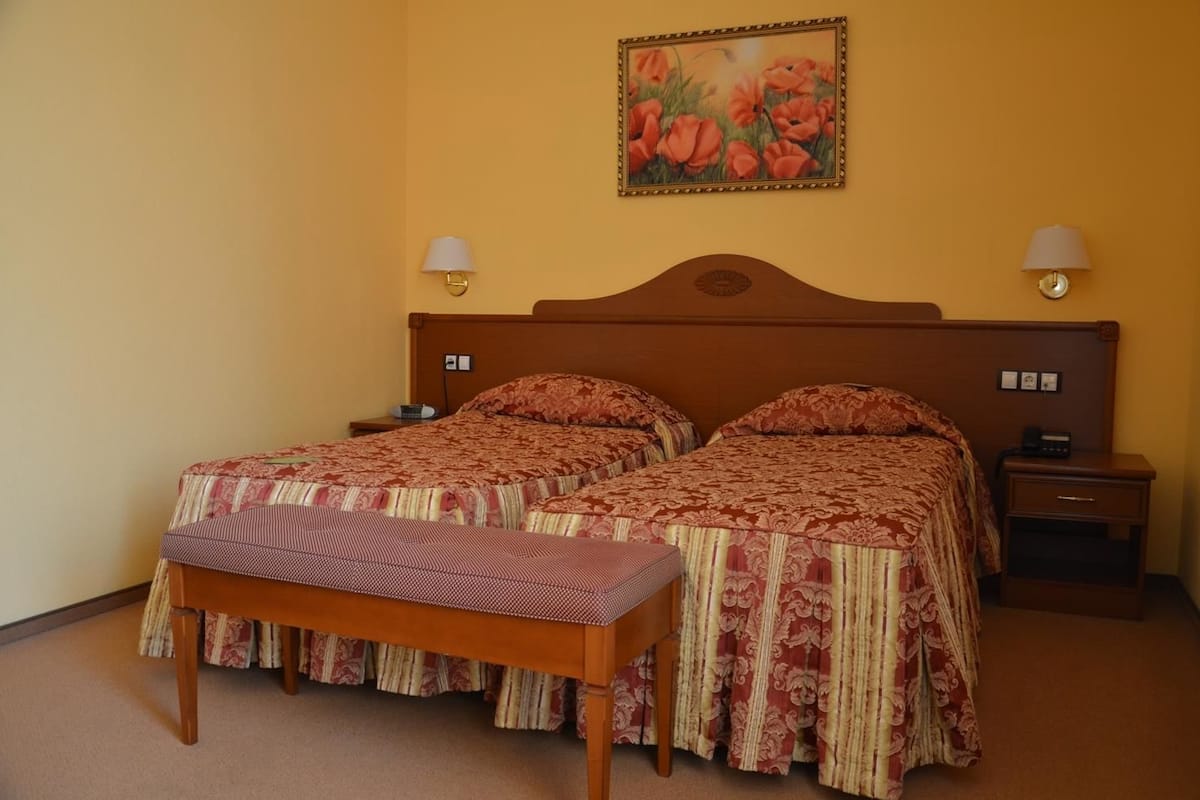 Quarto Twin (Premier Twin) | Roupa de alta qualidade, minibar, cofre no quarto, secretária 