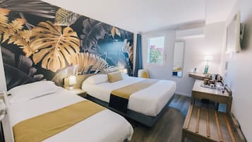 Quarto Triplo Club, várias camas, não fumadores, casa de banho privativa | Secretária, Wi-fi grátis, roupa de cama fornecida