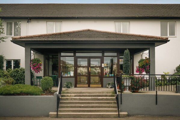 Book Downhill Inn in Ballina | Hotels.com