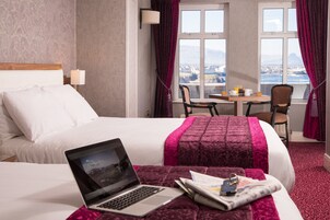 Quarto Twin Standard | Secretária, ferro/tábua de engomar, Wi-fi grátis