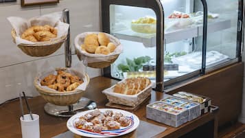 Café da manhã com buffet diário (JPY 2420 por pessoa)