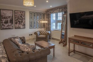 Suite Júnior, 1 cama king-size | Cofre no quarto, ferro/tábua de engomar, Wi-fi grátis 