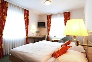 Quarto Duplo Comfort | Cofre no quarto, secretária, quartos insonorizados, Wi-fi grátis