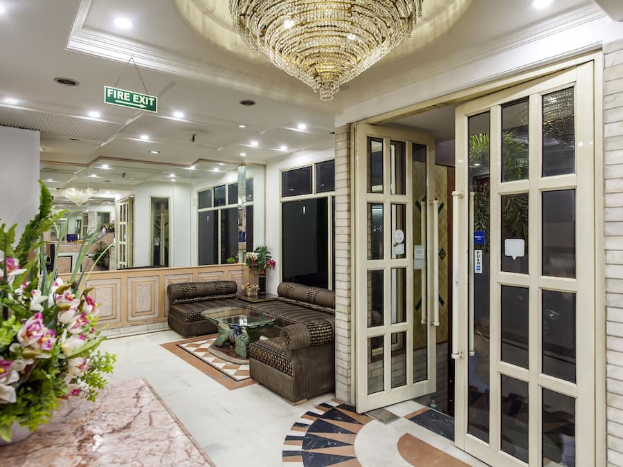 Área de estar no saguão