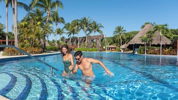 3 piscinas exteriores, da(s) 7:00 à(s) 19:00, toldos (sobretaxa)