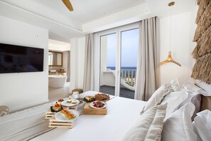 Suite Clássica, varanda, vista para o mar | Minibar, cofre no quarto, secretária, cortinas/cortinados opacos 