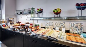 Café da manhã com buffet todos os dias mediante uma taxa