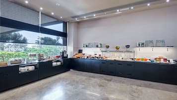 Café da manhã com buffet diário (EUR 15 por pessoa)