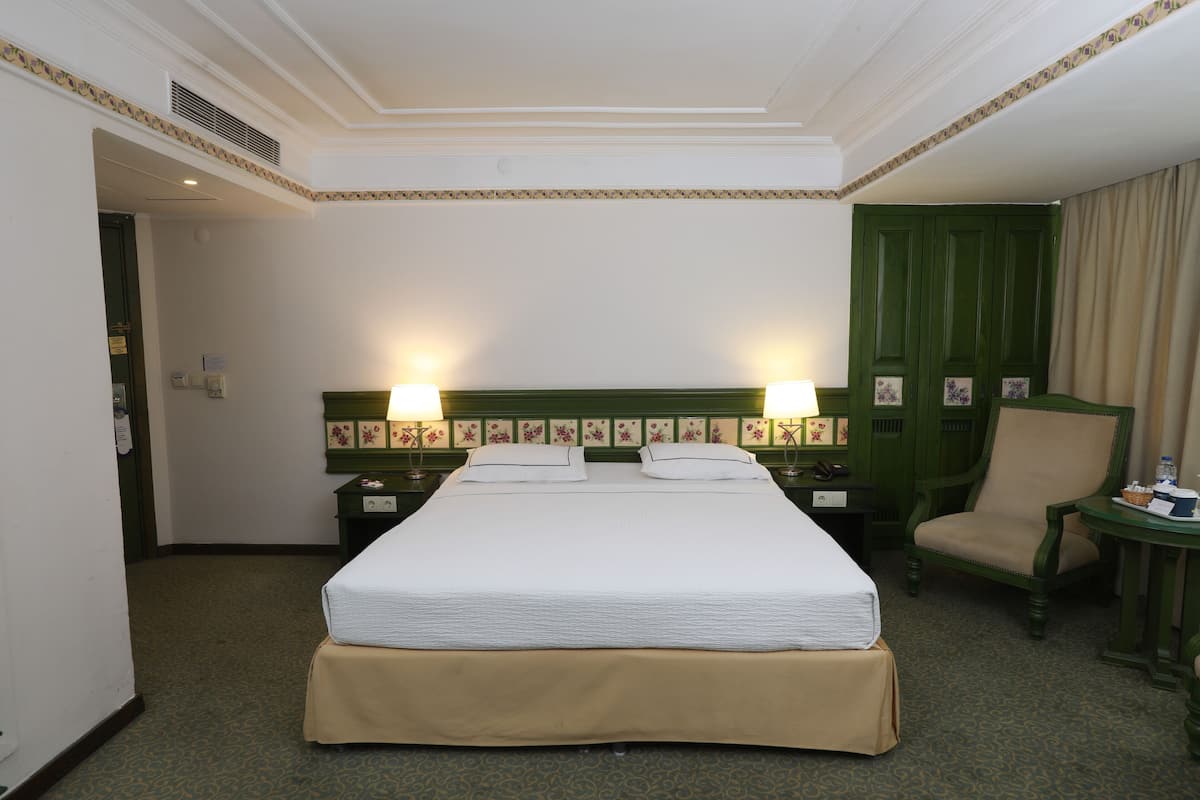 Quarto Superior | Minibar, cofre no quarto, secretária, quartos insonorizados