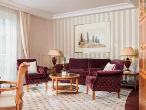 Roupas de cama antialérgicas, frigobar (abastecido com itens grátis)