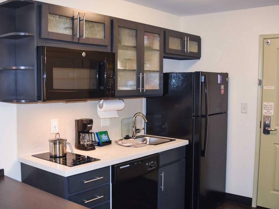 Geladeira, micro-ondas, cafeteira/chaleira