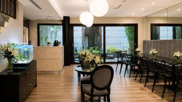 Café da manhã continental grátis todos os dias