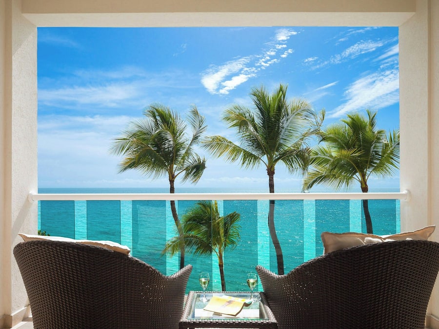 Cofres nos quartos, ferros/tábuas de passar roupa, Wi-Fi de cortesia