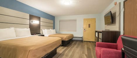 Quarto, 2 camas Queen, acessível, para não fumantes (Pet Friendly, Bathtub) | 1 quarto, roupas de cama antialérgicas, escrivaninha