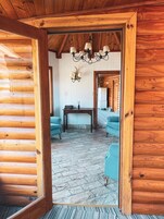 Quarto Superior, vista para o lago | Sala de estar | TV de ecrã plano