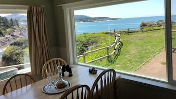 Apartamento Familiar, vista para o oceano | Vista do quarto