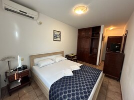 Quarto Duplo Standard, Vista para a cidade | Cofre no quarto, com decoração personalizada, quartos insonorizados 