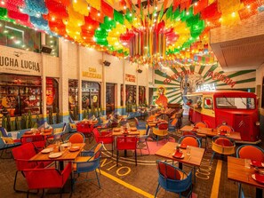 2 restaurantes, café da manhã, culinária japonesa