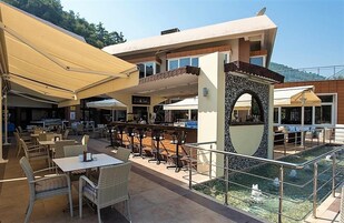 Bar à beira da piscina