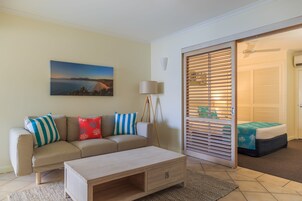 Cofres nos quartos, ferros/tábuas de passar roupa, Wi-Fi de cortesia