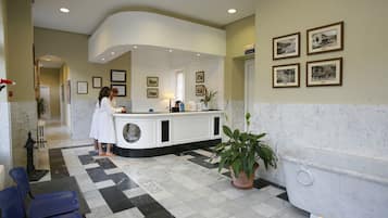 Sala(s) para tratamentos a casais, sauna, banheira de hidromassagem