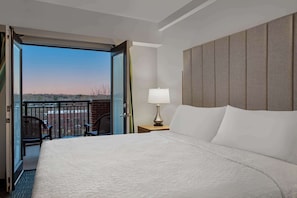 Cofre no quarto, secretária