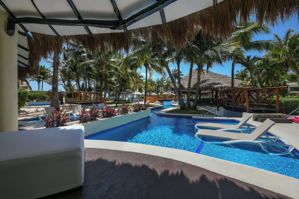 HONEYMOON PRIVATE POOL SWIM UP CASITA SUITE | 1 quarto, frigobar (abastecido com itens grátis), cofres nos quartos