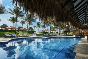 14 piscinas externas