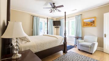 Quarto premium, 1 cama Queen, sacada | Individualmente mobiliados, escrivaninha