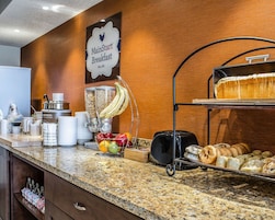 Café da manhã completo grátis todos os dias