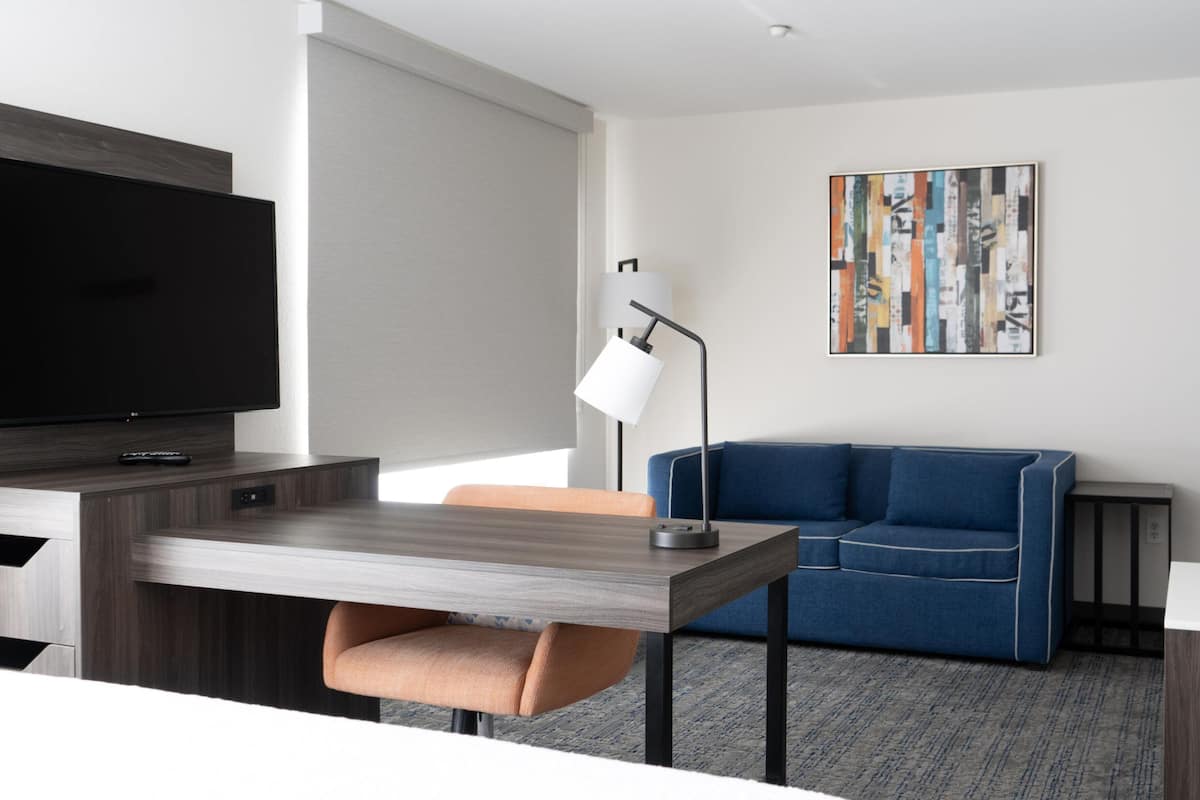 s/ AC | Roupas de cama premium, escrivaninha, cortinas blackout