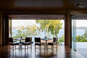 Pequeno-almoço preparado no momento diário incluído 