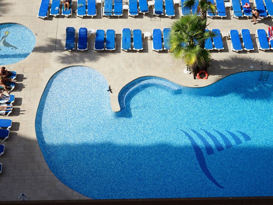 2 piscinas externas, guarda-sóis, espreguiçadeiras