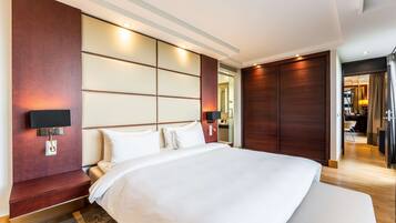Suite, 1 cama king-size (Panoramic View) | Roupa hipoalergénica, cofre no quarto, secretária