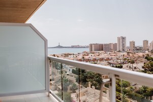 Cofre no quarto, secretária 