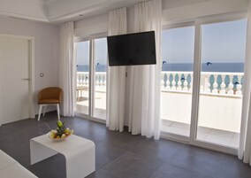 Suite Deluxe, banheira de hidromassagem grande, vista para o oceano | Sala de estar