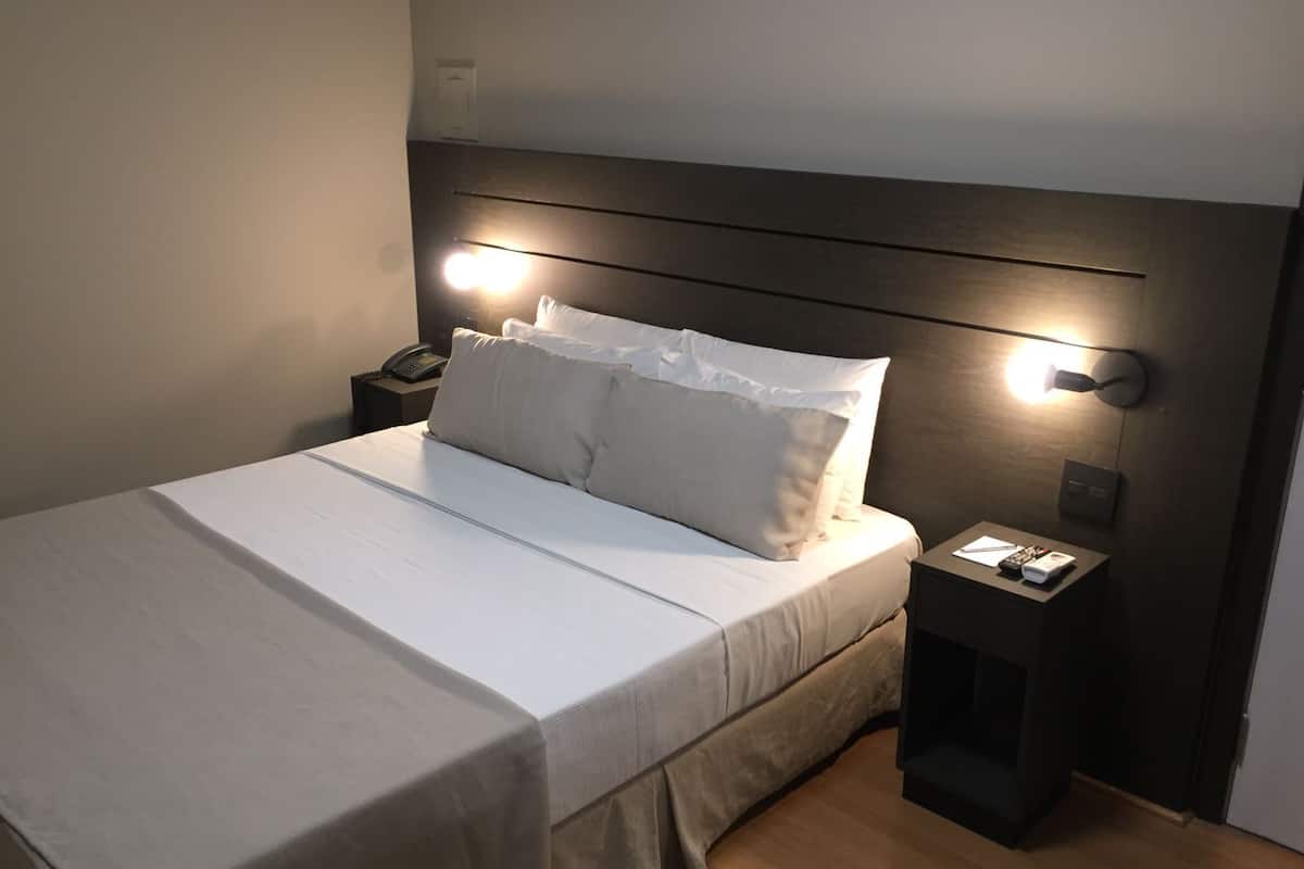 Minibar, cofre no quarto, cortinas/cortinados opacos, Wi-fi grátis