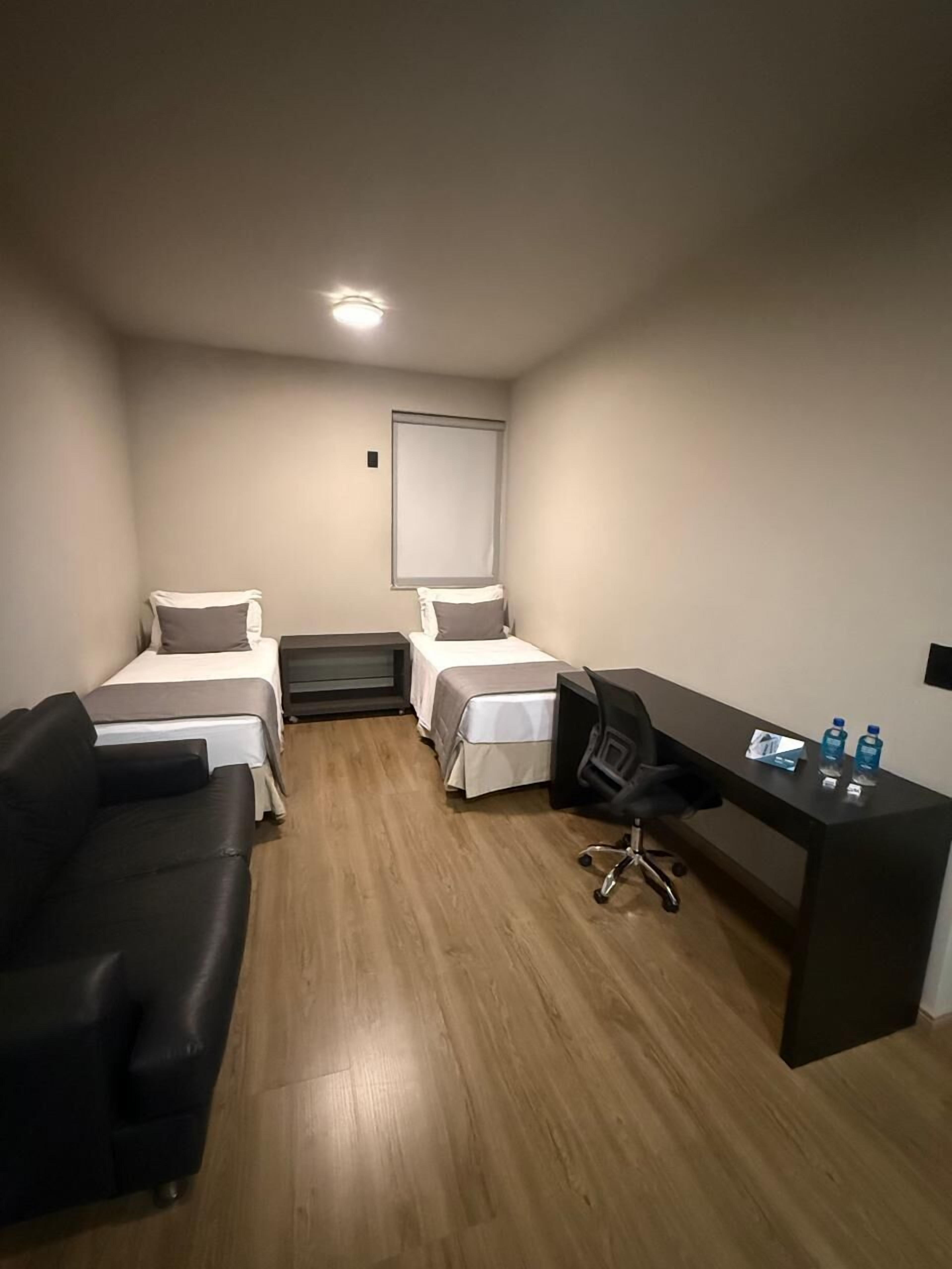 Quarto Quádruplo Superior | Minibar, cofre no quarto, cortinas/cortinados opacos, Wi-fi grátis 