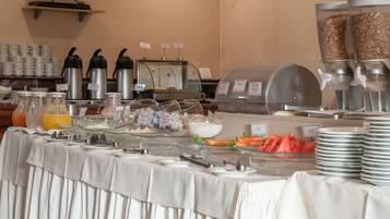 Pequeno-almoço tipo buffet nos dias úteis (30.00 BRL por pessoa)