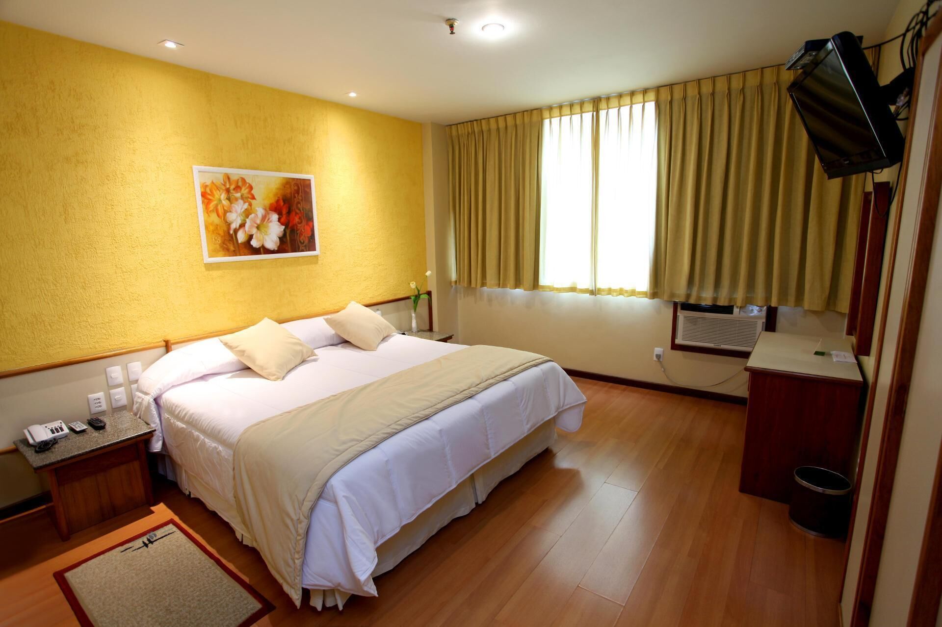 Roupa hipoalergénica, minibar, cofre no quarto, Wi-fi grátis 