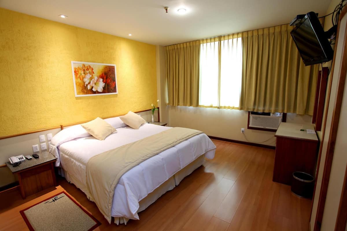 Roupa hipoalergénica, minibar, cofre no quarto, Wi-fi grátis