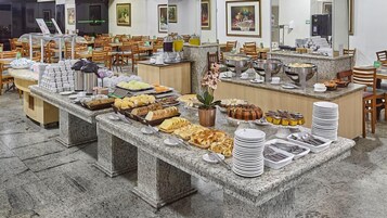 Pequeno-almoço tipo buffet diário incluído 