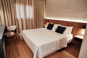 Quarto Duplo Superior | Roupa hipoalergénica, minibar, cofre no quarto, secretária 