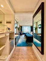 Quarto premier | Frigobar, cofres nos quartos, escrivaninha, cortinas blackout