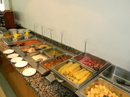 Pequeno-almoço tipo buffet diário incluído 